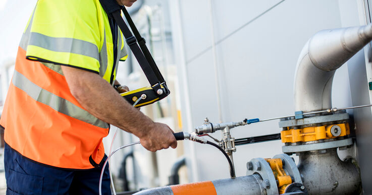 Intrinsically safe instruments for safe leak detection in hazardous ...