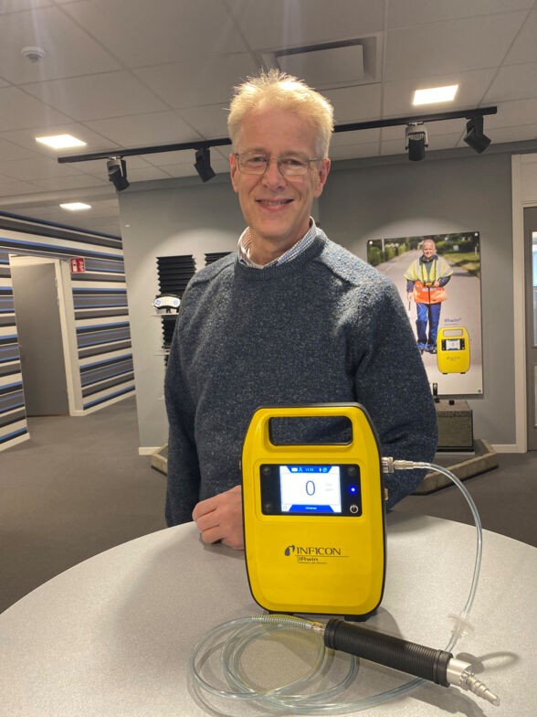 Intrinsically safe instruments for safe leak detection in hazardous ...